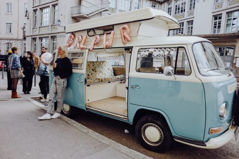 Un photobooth dans un van combi Volkswagen - Hello My Photobooth - Lyon